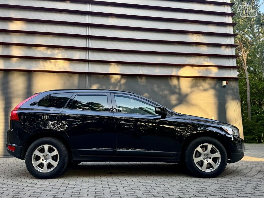 Melns Volvo XC60 2013 Alīta, ar dzinēja tilpumu 2.00 L un nobraukumu 213 tūkst. km par 11499 €, foto 37 vietnē AUTOMOTO.COM.LV