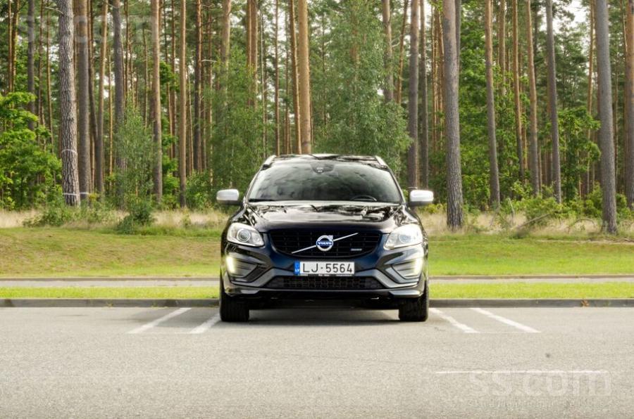 Black Volvo XC60 2013 in Riga, with an engine capacity of 2.40 L and mileage of 338 thousand km for 11490 €, photo 4 on AUTOMOTO.COM.LV
