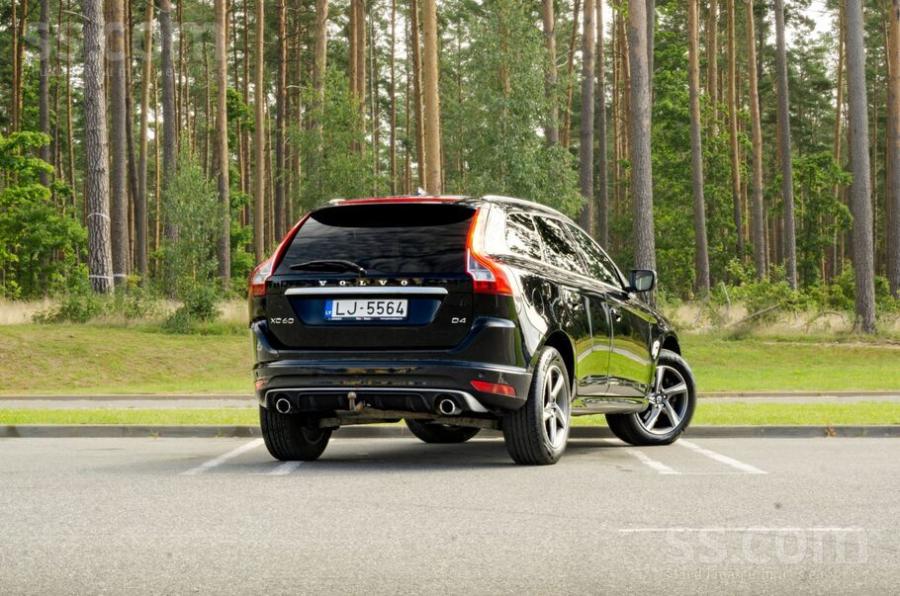Black Volvo XC60 2013 in Riga, with an engine capacity of 2.40 L and mileage of 338 thousand km for 11490 €, photo 7 on AUTOMOTO.COM.LV