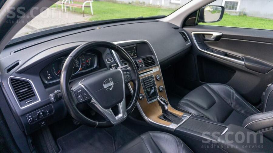 Melns Volvo XC60 2013 Rīga, ar dzinēja tilpumu 2.00 L un nobraukumu 215 tūkst. km par 9990 €, foto 11 vietnē AUTOMOTO.COM.LV