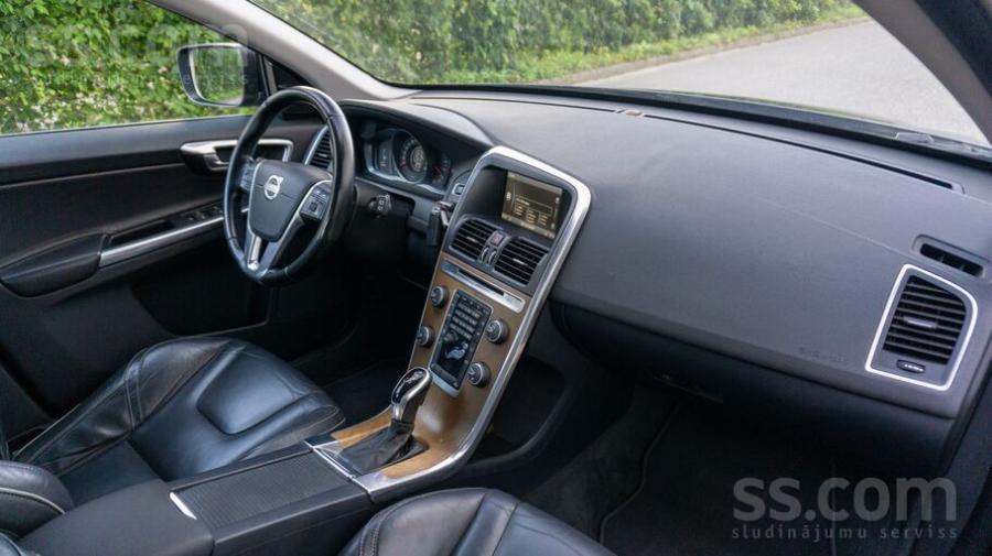 Melns Volvo XC60 2013 Rīga, ar dzinēja tilpumu 2.00 L un nobraukumu 215 tūkst. km par 9990 €, foto 12 vietnē AUTOMOTO.COM.LV
