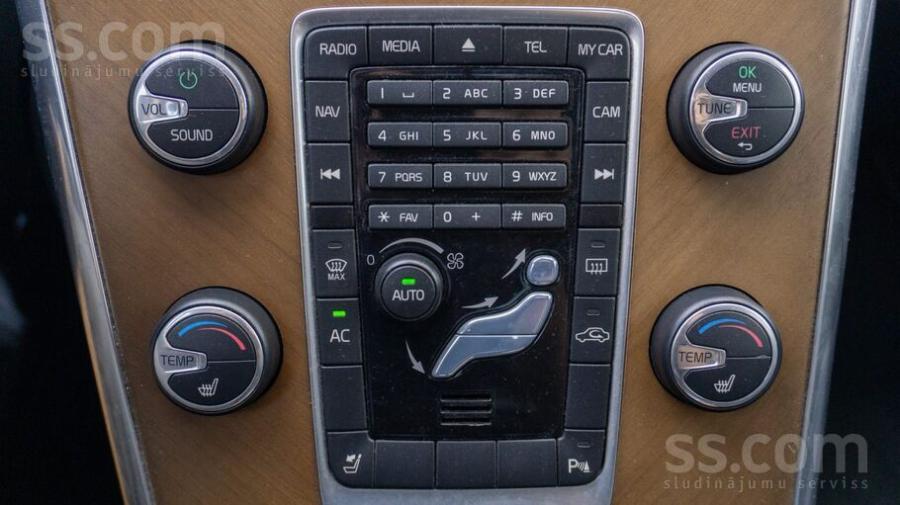 Melns Volvo XC60 2013 Rīga, ar dzinēja tilpumu 2.00 L un nobraukumu 215 tūkst. km par 9990 €, foto 18 vietnē AUTOMOTO.COM.LV