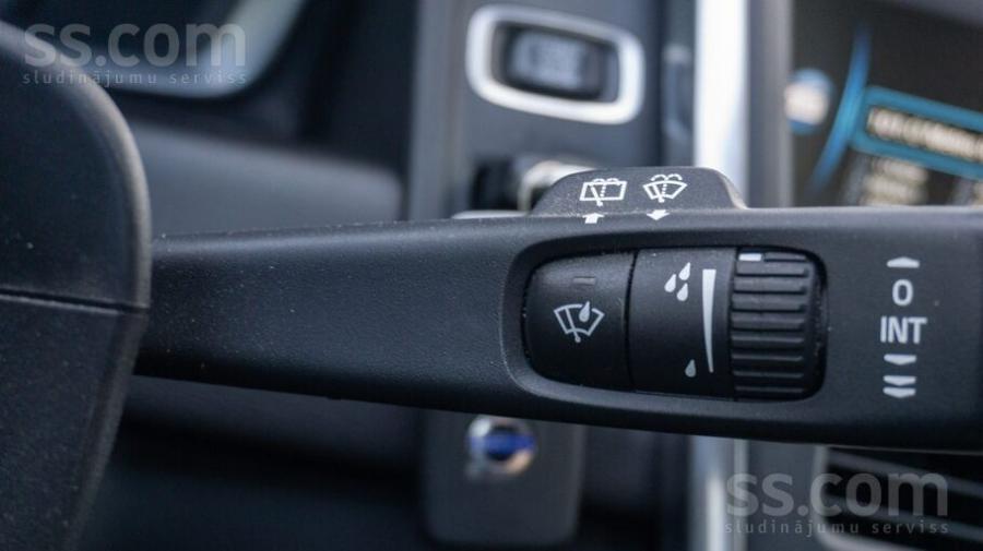 Melns Volvo XC60 2013 Rīga, ar dzinēja tilpumu 2.00 L un nobraukumu 215 tūkst. km par 9990 €, foto 24 vietnē AUTOMOTO.COM.LV