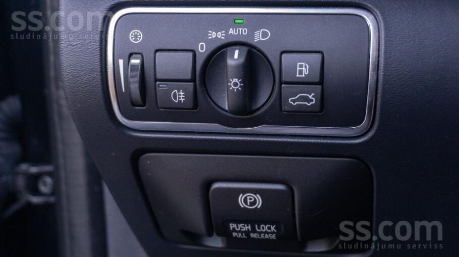 Melns Volvo XC60 2013 Rīga, ar dzinēja tilpumu 2.00 L un nobraukumu 215 tūkst. km par 9990 €, foto 25 vietnē AUTOMOTO.COM.LV