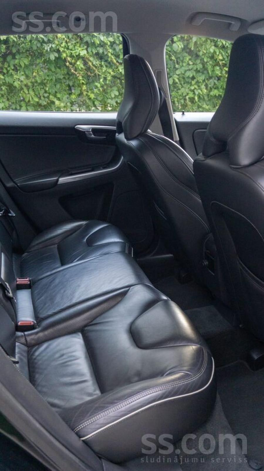 Melns Volvo XC60 2013 Rīga, ar dzinēja tilpumu 2.00 L un nobraukumu 215 tūkst. km par 9990 €, foto 29 vietnē AUTOMOTO.COM.LV