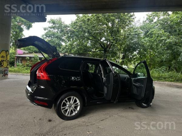 Melns Volvo XC60 2013 Rīga, ar dzinēja tilpumu 2.40 L un nobraukumu 271 tūkst. km par 12900 €, foto 5 vietnē AUTOMOTO.COM.LV