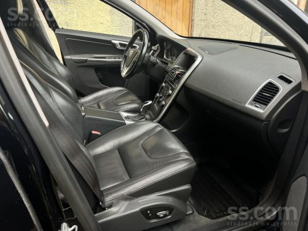 Melns Volvo XC60 2013 Rīga, ar dzinēja tilpumu 2.40 L un nobraukumu 271 tūkst. km par 12900 €, foto 8 vietnē AUTOMOTO.COM.LV