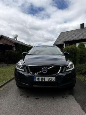 Melns Volvo XC60 2013 Kauņa, ar dzinēja tilpumu 3.20 L un nobraukumu 396 tūkst. km par 10250 €, foto  vietnē AUTOMOTO.COM.LV