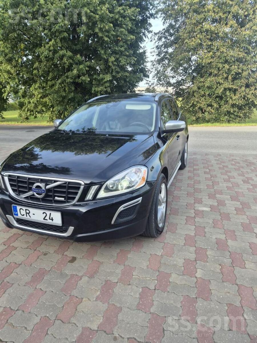 Black Volvo XC60 2013 in Cesis, with an engine capacity of 2.40 L and mileage of 208 thousand km for 9200 €, photo 1 on AUTOMOTO.COM.LV
