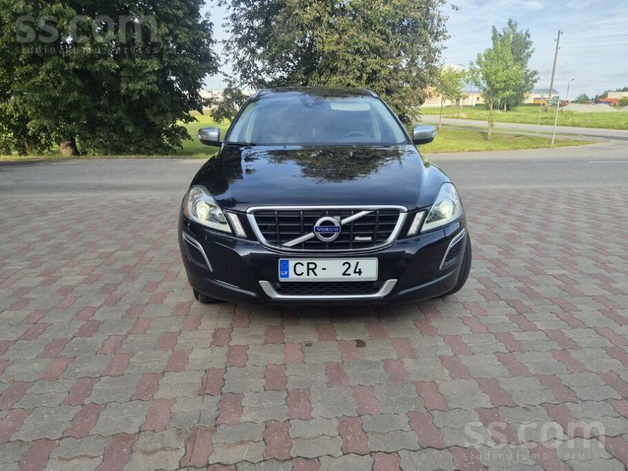 Black Volvo XC60 2013 in Cesis, with an engine capacity of 2.40 L and mileage of 208 thousand km for 9200 €, photo 3 on AUTOMOTO.COM.LV