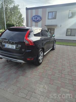 Black Volvo XC60 2013 in Cesis, with an engine capacity of 2.40 L and mileage of 208 thousand km for 9200 €, photo 4 on AUTOMOTO.COM.LV