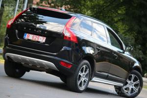 Black Volvo XC60 2013 in Riga, with an engine capacity of 2.00 L and mileage of 263 thousand km for 7990 €, photo 3 on AUTOMOTO.COM.LV
