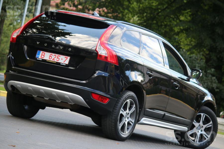 Black Volvo XC60 2013 in Riga, with an engine capacity of 2.00 L and mileage of 263 thousand km for 7990 €, photo 3 on AUTOMOTO.COM.LV