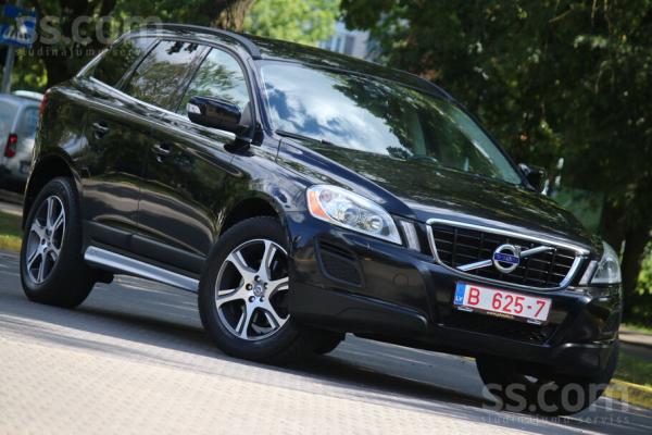 Black Volvo XC60 2013 in Riga, with an engine capacity of 2.00 L and mileage of 263 thousand km for 7990 €, photo 3 on AUTOMOTO.COM.LV