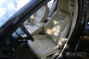 Black Volvo XC60 2013 in Riga, with an engine capacity of 2.00 L and mileage of 263 thousand km for 7990 €, photo 10 on AUTOMOTO.COM.LV