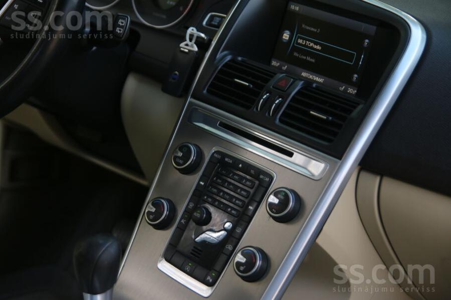 Black Volvo XC60 2013 in Riga, with an engine capacity of 2.00 L and mileage of 263 thousand km for 7990 €, photo 16 on AUTOMOTO.COM.LV