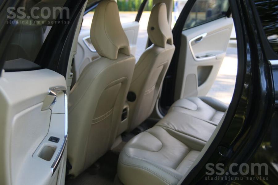 Black Volvo XC60 2013 in Riga, with an engine capacity of 2.00 L and mileage of 263 thousand km for 7990 €, photo 19 on AUTOMOTO.COM.LV