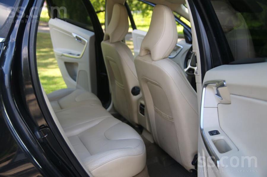 Black Volvo XC60 2013 in Riga, with an engine capacity of 2.00 L and mileage of 263 thousand km for 7990 €, photo 20 on AUTOMOTO.COM.LV