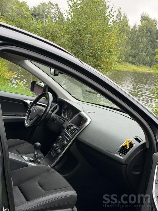Melns Volvo XC60 2013 Aizkraukle, ar dzinēja tilpumu 2.00 L un nobraukumu 262 tūkst. km par 9770 €, foto 3 vietnē AUTOMOTO.COM.LV