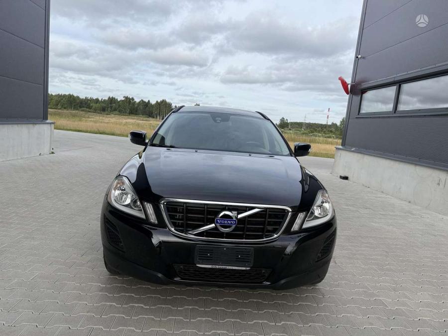 Melns Volvo XC60 2013 Šauļi, ar dzinēja tilpumu 1.98 L un nobraukumu 202 tūkst. km par 6950 €, foto 3 vietnē AUTOMOTO.COM.LV