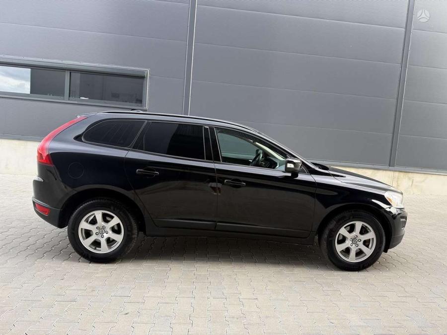 Melns Volvo XC60 2013 Šauļi, ar dzinēja tilpumu 1.98 L un nobraukumu 202 tūkst. km par 6950 €, foto 5 vietnē AUTOMOTO.COM.LV
