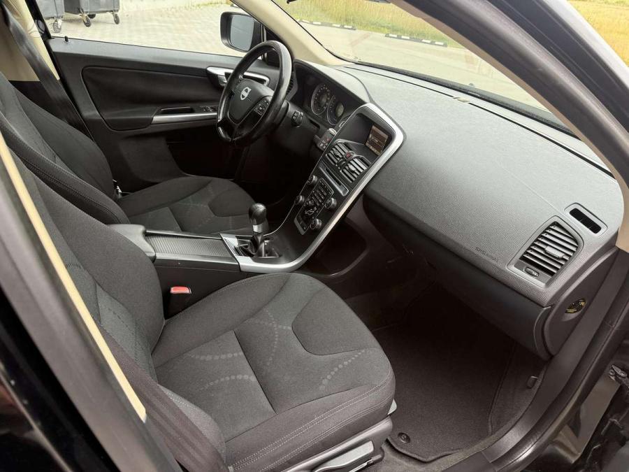 Melns Volvo XC60 2013 Šauļi, ar dzinēja tilpumu 1.98 L un nobraukumu 202 tūkst. km par 6950 €, foto 10 vietnē AUTOMOTO.COM.LV