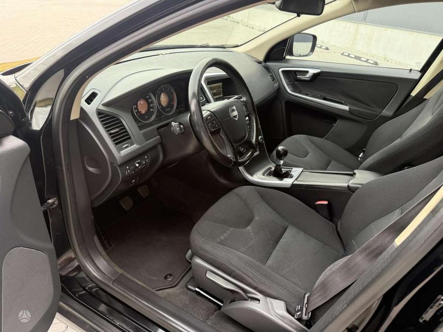 Melns Volvo XC60 2013 Šauļi, ar dzinēja tilpumu 1.98 L un nobraukumu 202 tūkst. km par 6950 €, foto 14 vietnē AUTOMOTO.COM.LV