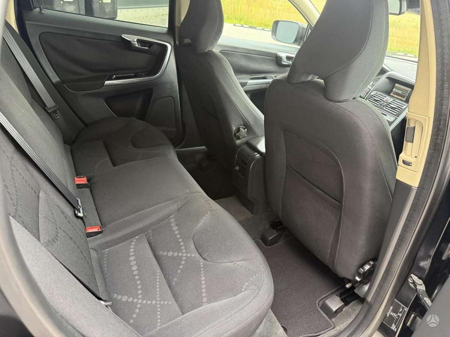 Melns Volvo XC60 2013 Šauļi, ar dzinēja tilpumu 1.98 L un nobraukumu 202 tūkst. km par 6950 €, foto 16 vietnē AUTOMOTO.COM.LV
