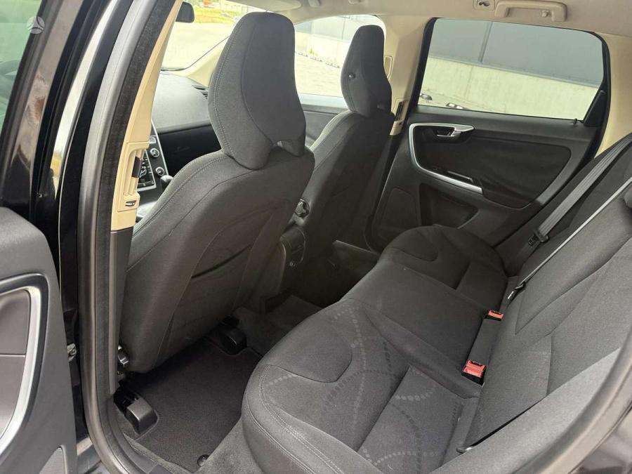 Melns Volvo XC60 2013 Šauļi, ar dzinēja tilpumu 1.98 L un nobraukumu 202 tūkst. km par 6950 €, foto 17 vietnē AUTOMOTO.COM.LV