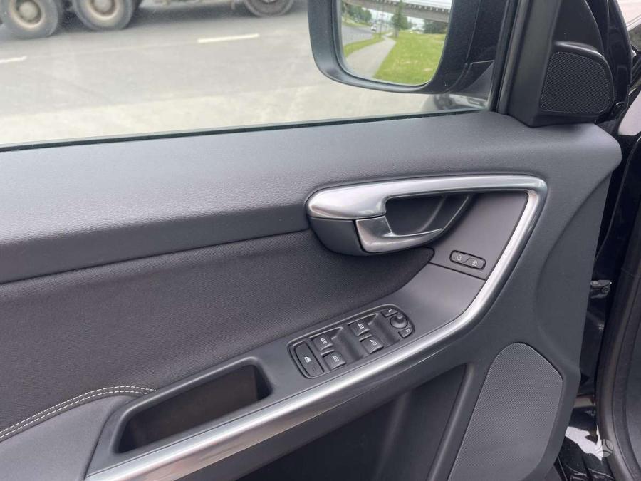 Melns Volvo XC60 2013 Kauņa, ar dzinēja tilpumu 1.97 L un nobraukumu 279 tūkst. km par 7950 €, foto 17 vietnē AUTOMOTO.COM.LV