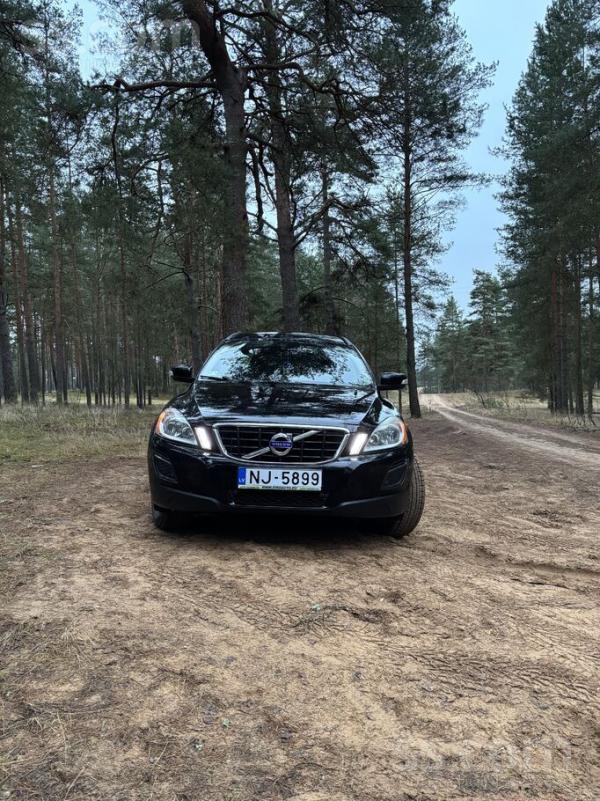Melns Volvo XC60 2013 Daugavpils, ar dzinēja tilpumu 2.00 L un nobraukumu 231 tūkst. km par 9500 €, foto 1 vietnē AUTOMOTO.COM.LV