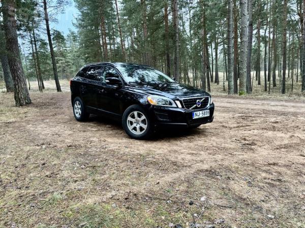 Melns Volvo XC60 2013 Daugavpils, ar dzinēja tilpumu 2.00 L un nobraukumu 231 tūkst. km par 9500 €, foto 3 vietnē AUTOMOTO.COM.LV