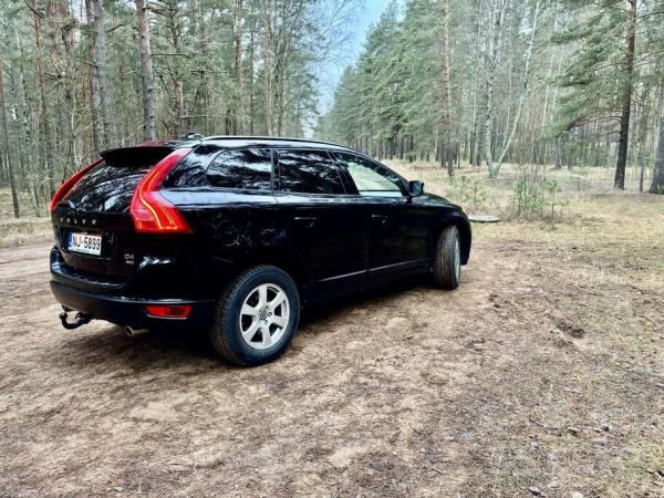 Melns Volvo XC60 2013 Daugavpils, ar dzinēja tilpumu 2.00 L un nobraukumu 231 tūkst. km par 9500 €, foto 4 vietnē AUTOMOTO.COM.LV