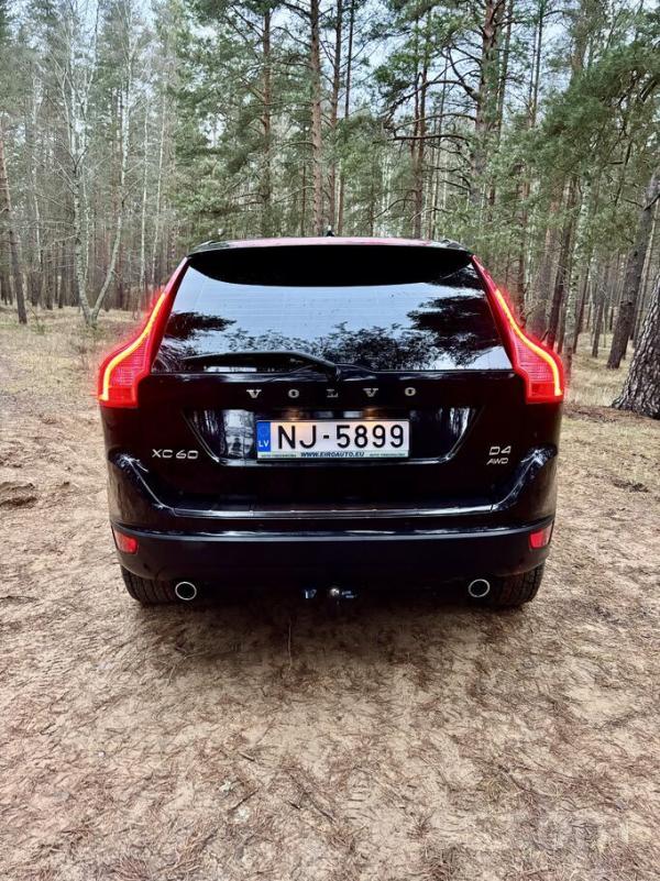 Melns Volvo XC60 2013 Daugavpils, ar dzinēja tilpumu 2.00 L un nobraukumu 231 tūkst. km par 9500 €, foto 7 vietnē AUTOMOTO.COM.LV