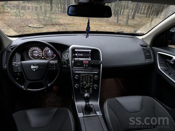 Melns Volvo XC60 2013 Daugavpils, ar dzinēja tilpumu 2.00 L un nobraukumu 231 tūkst. km par 9500 €, foto 9 vietnē AUTOMOTO.COM.LV