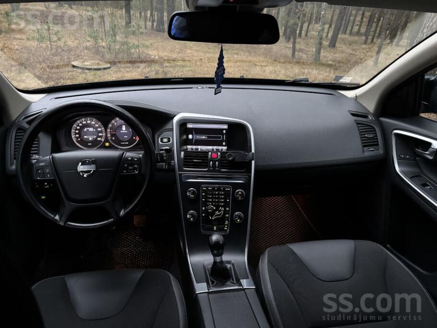 Black Volvo XC60 2013 in Daugavpils, with an engine capacity of 2.00 L and mileage of 231 thousand km for 9500 €, photo 10 on AUTOMOTO.COM.LV