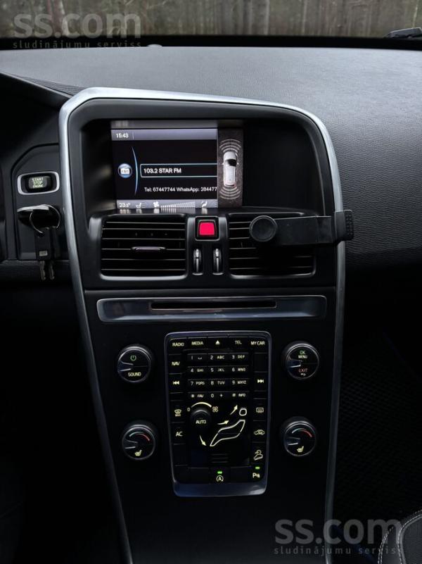 Melns Volvo XC60 2013 Daugavpils, ar dzinēja tilpumu 2.00 L un nobraukumu 231 tūkst. km par 9500 €, foto 10 vietnē AUTOMOTO.COM.LV