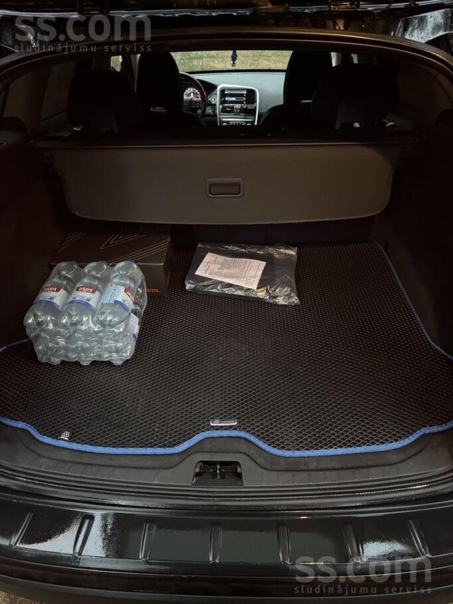 Black Volvo XC60 2013 in Daugavpils, with an engine capacity of 2.00 L and mileage of 231 thousand km for 9500 €, photo 12 on AUTOMOTO.COM.LV