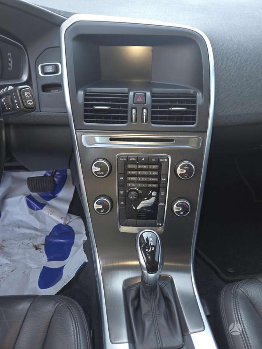 Black Volvo XC60 2013 in Raseiniai, with an engine capacity of 1.98 L and mileage of 90 thousand km for 14350 €, photo 9 on AUTOMOTO.COM.LV