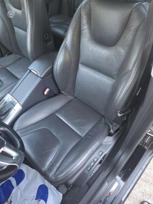 Black Volvo XC60 2013 in Raseiniai, with an engine capacity of 1.98 L and mileage of 90 thousand km for 14350 €, photo 10 on AUTOMOTO.COM.LV