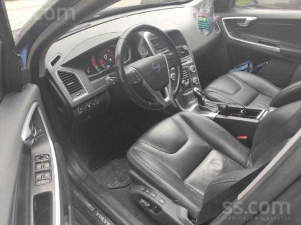 Black Volvo XC60 2013 in Riga, with an engine capacity of 2.40 L and mileage of 233 thousand km for 13000 €, photo 7 on AUTOMOTO.COM.LV