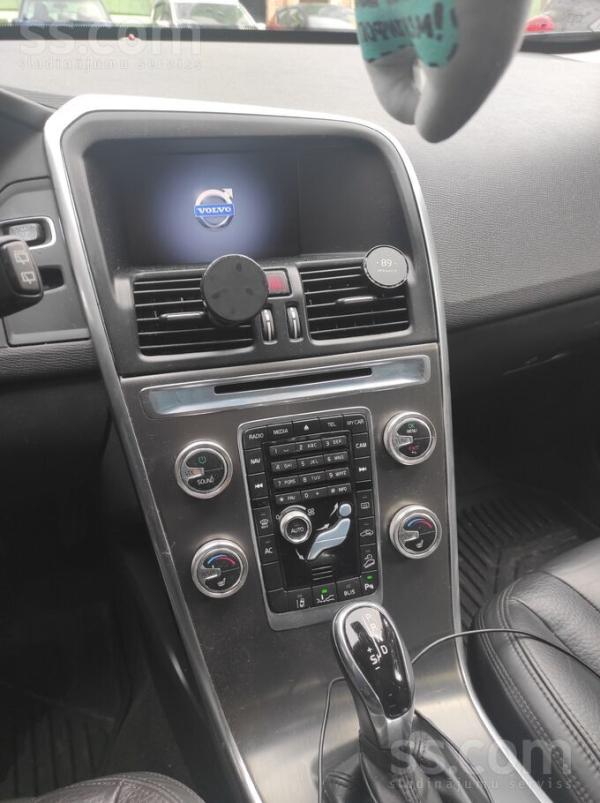 Black Volvo XC60 2013 in Riga, with an engine capacity of 2.40 L and mileage of 233 thousand km for 13000 €, photo 9 on AUTOMOTO.COM.LV