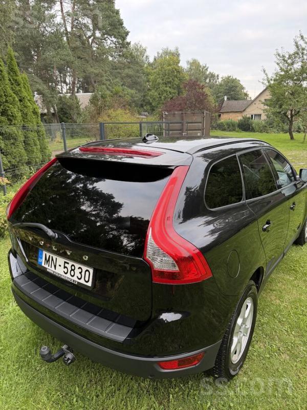 Black Volvo XC60 2013 in Riga, with an engine capacity of 2.00 L and mileage of 285 thousand km for 7800 €, photo 6 on AUTOMOTO.COM.LV