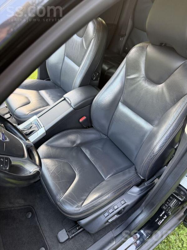 Black Volvo XC60 2013 in Riga, with an engine capacity of 2.00 L and mileage of 285 thousand km for 7800 €, photo 9 on AUTOMOTO.COM.LV