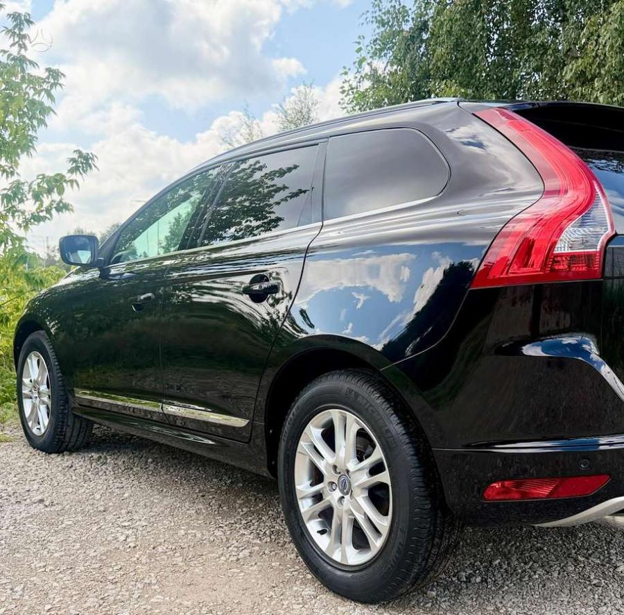 Black Volvo XC60 2013 in Siauliai, with an engine capacity of 1.98 L and mileage of 264 thousand km for 11950 €, photo 10 on AUTOMOTO.COM.LV