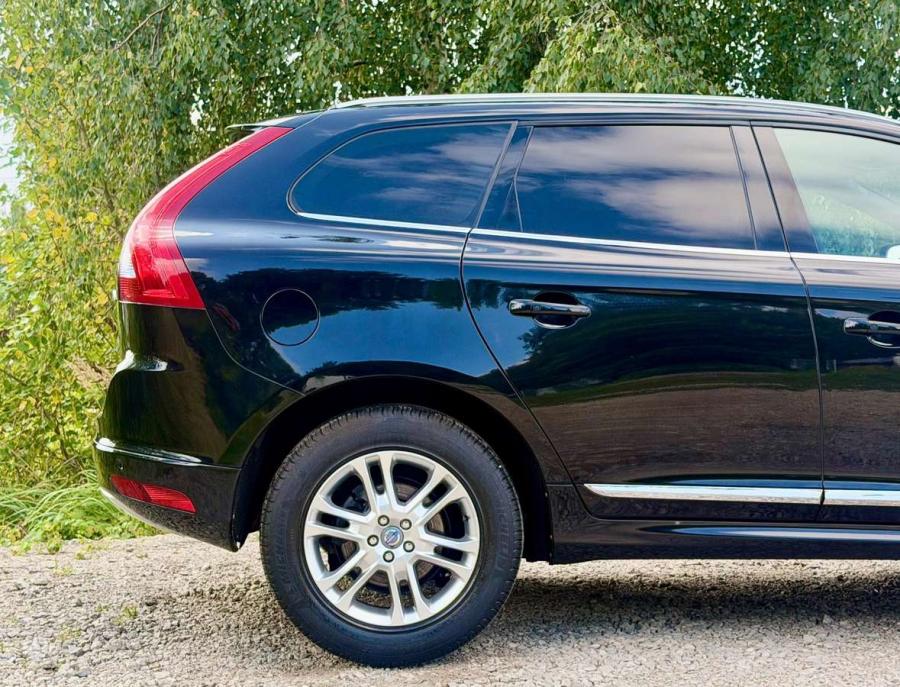 Black Volvo XC60 2013 in Siauliai, with an engine capacity of 1.98 L and mileage of 264 thousand km for 11950 €, photo 13 on AUTOMOTO.COM.LV