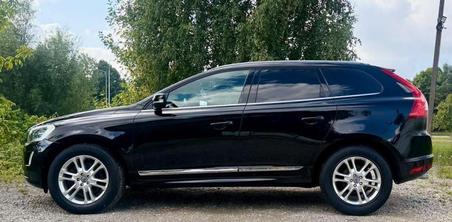 Black Volvo XC60 2013 in Siauliai, with an engine capacity of 1.98 L and mileage of 264 thousand km for 11950 €, photo 15 on AUTOMOTO.COM.LV