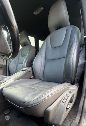 Black Volvo XC60 2013 in Siauliai, with an engine capacity of 1.98 L and mileage of 264 thousand km for 11950 €, photo 18 on AUTOMOTO.COM.LV