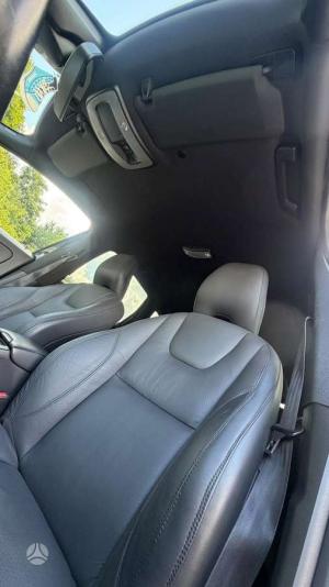 Black Volvo XC60 2013 in Siauliai, with an engine capacity of 1.98 L and mileage of 264 thousand km for 11950 €, photo 21 on AUTOMOTO.COM.LV