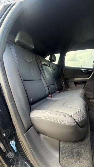 Black Volvo XC60 2013 in Siauliai, with an engine capacity of 1.98 L and mileage of 264 thousand km for 11950 €, photo 23 on AUTOMOTO.COM.LV